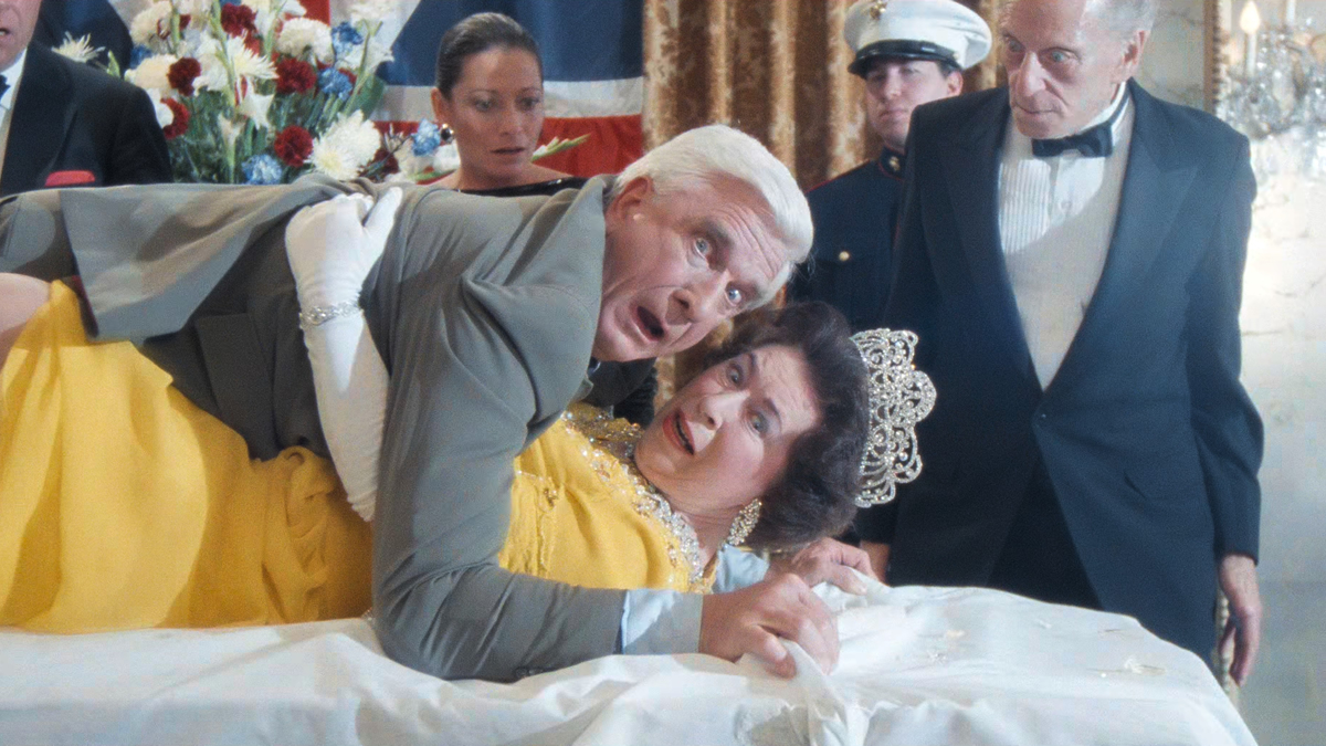 Y a-t-il un flic pour sauver la reine ? (David Zucker, 1988) - La ...