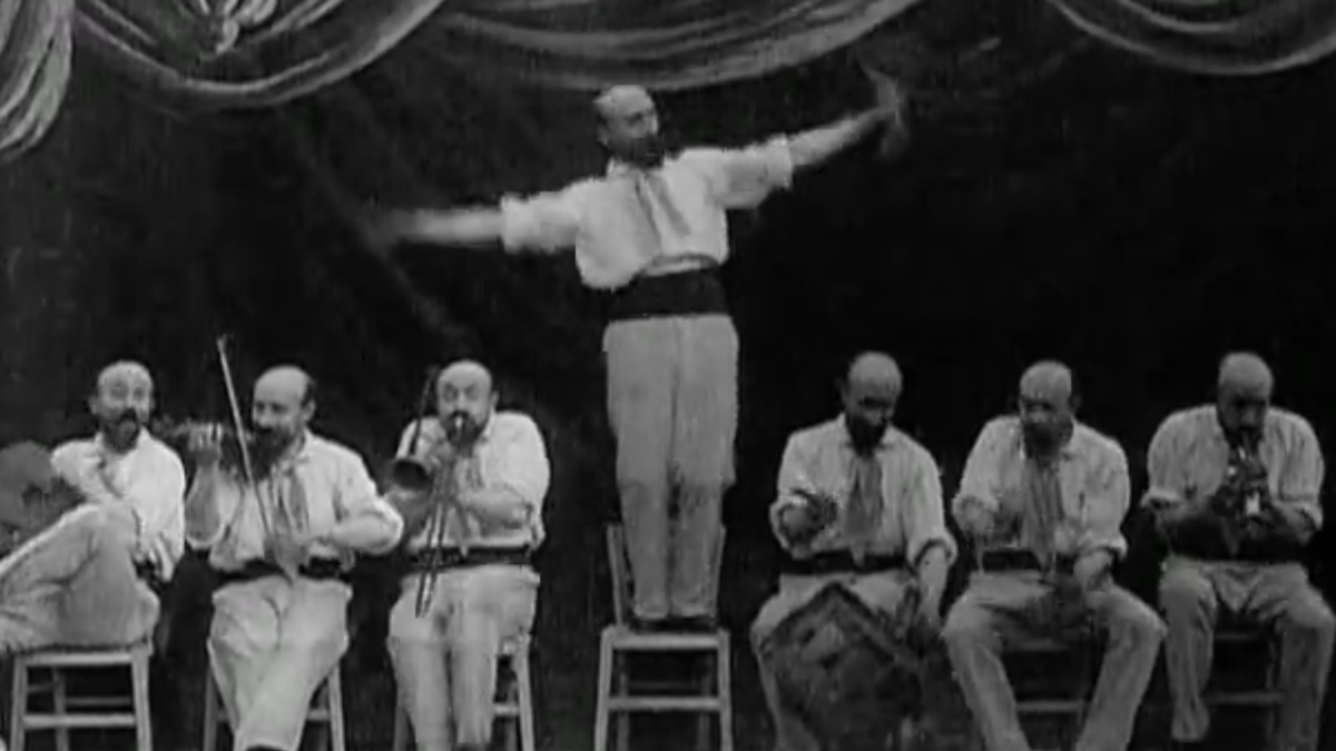 L'Homme-orchestre (Georges Méliès, 1900) - La Cinémathèque française